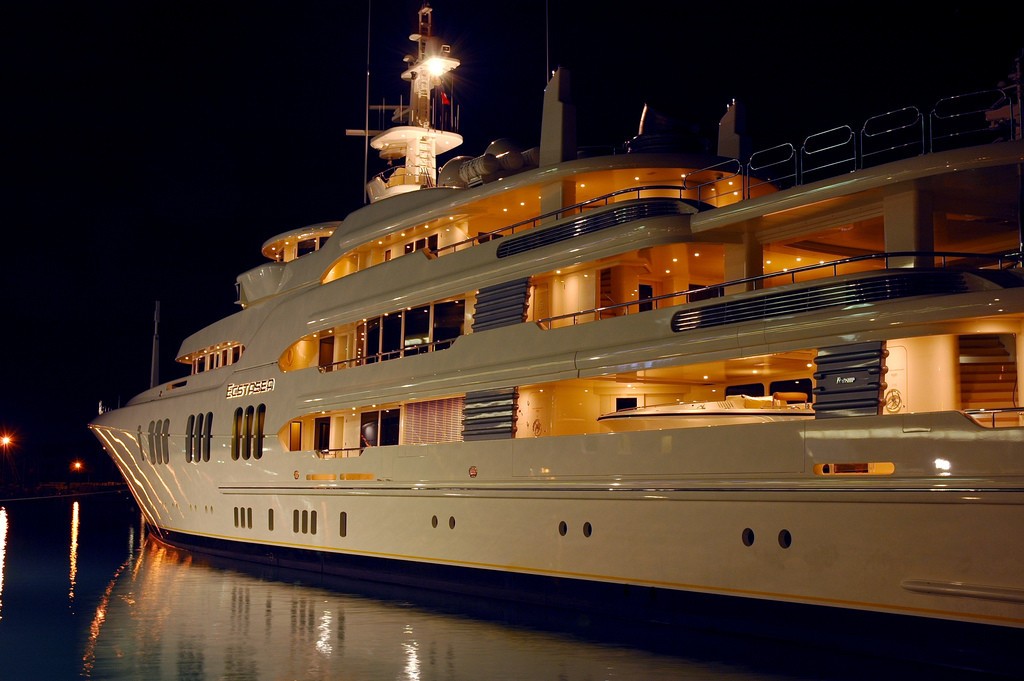 Yacht ECSTASEA, Feadship | CHARTERWORLD Luxury Superyacht Charters